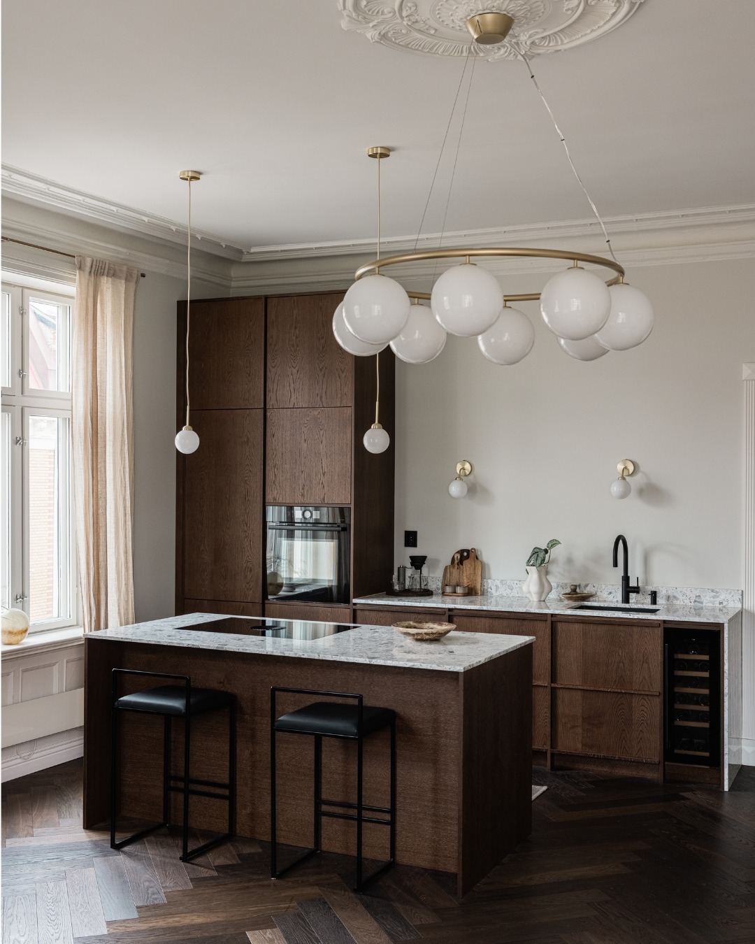 Illuminate Your Space: 10 Captivating Lighting Fixtures for Kitchen - 2025