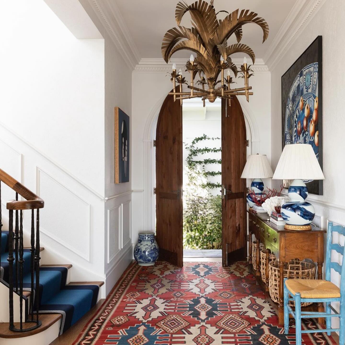 10 Impressive Foyer Decor Ideas to Make a Striking First Impression - 2025